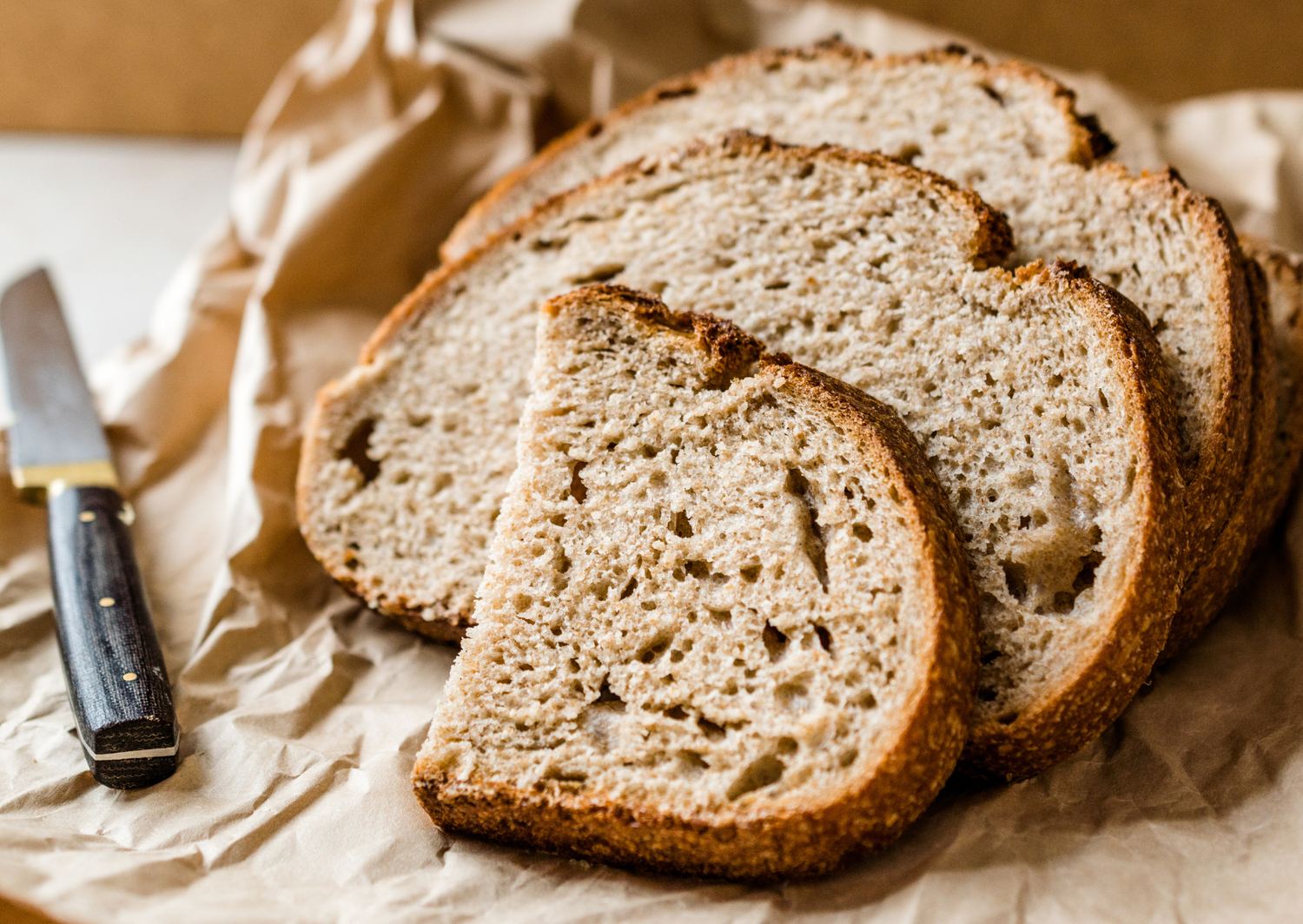 Bruin brood bakken: recept voor een zacht en mals brood – PLUKKERS